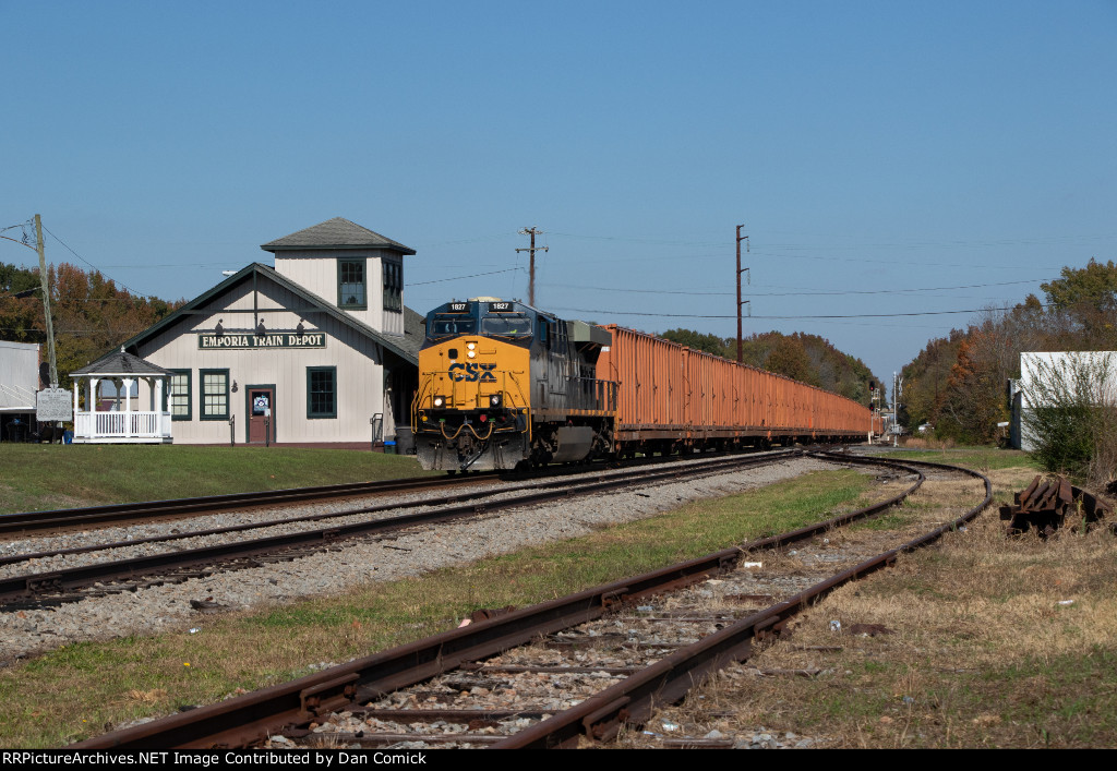 CSXT 1827 Leads M409-28 at Emporia VA